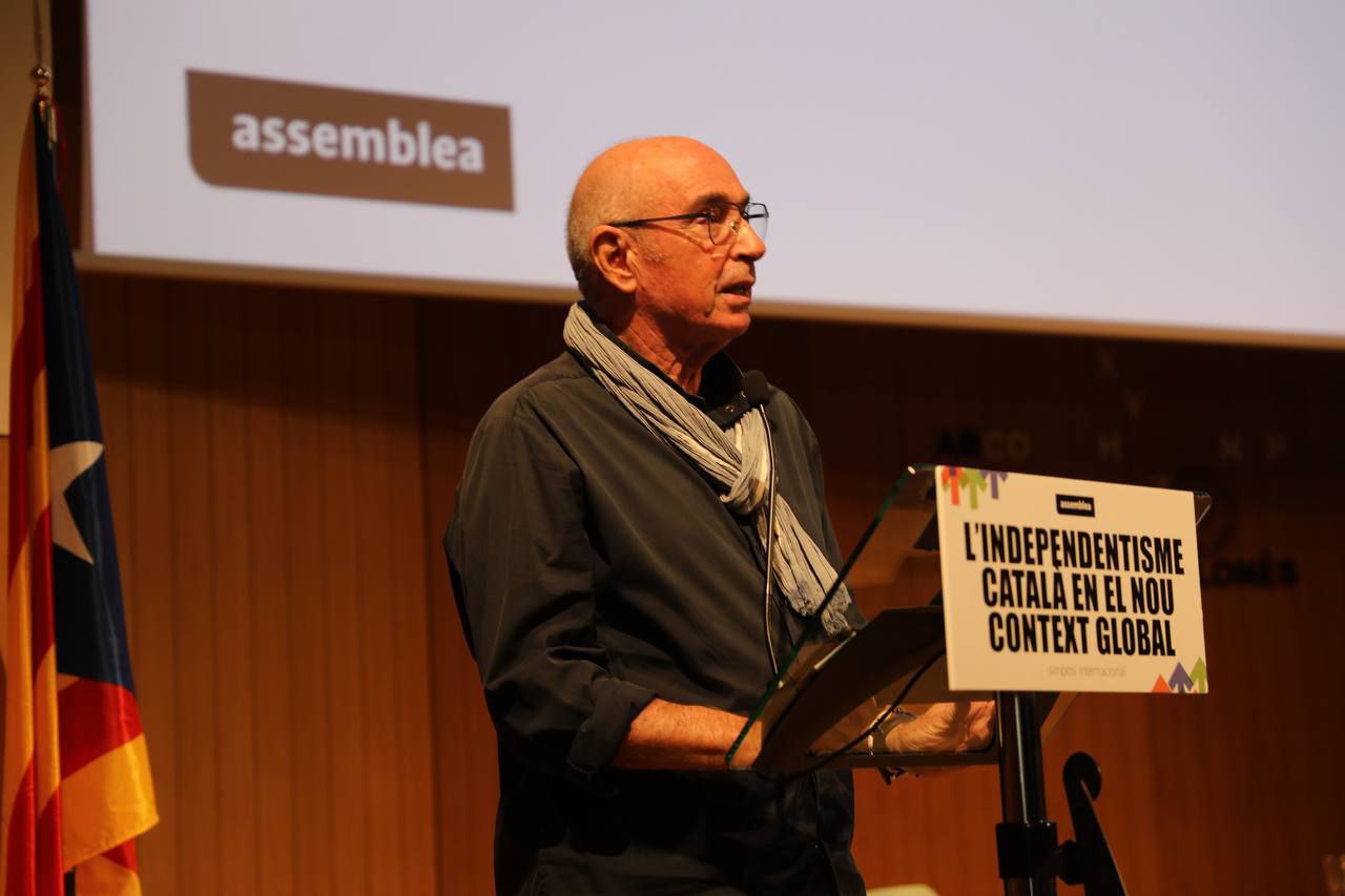 Gran xit Del Simposi Internacional De L Assemblea El Moviment Gran xit Del Simposi Internacional De L Assemblea El Moviment